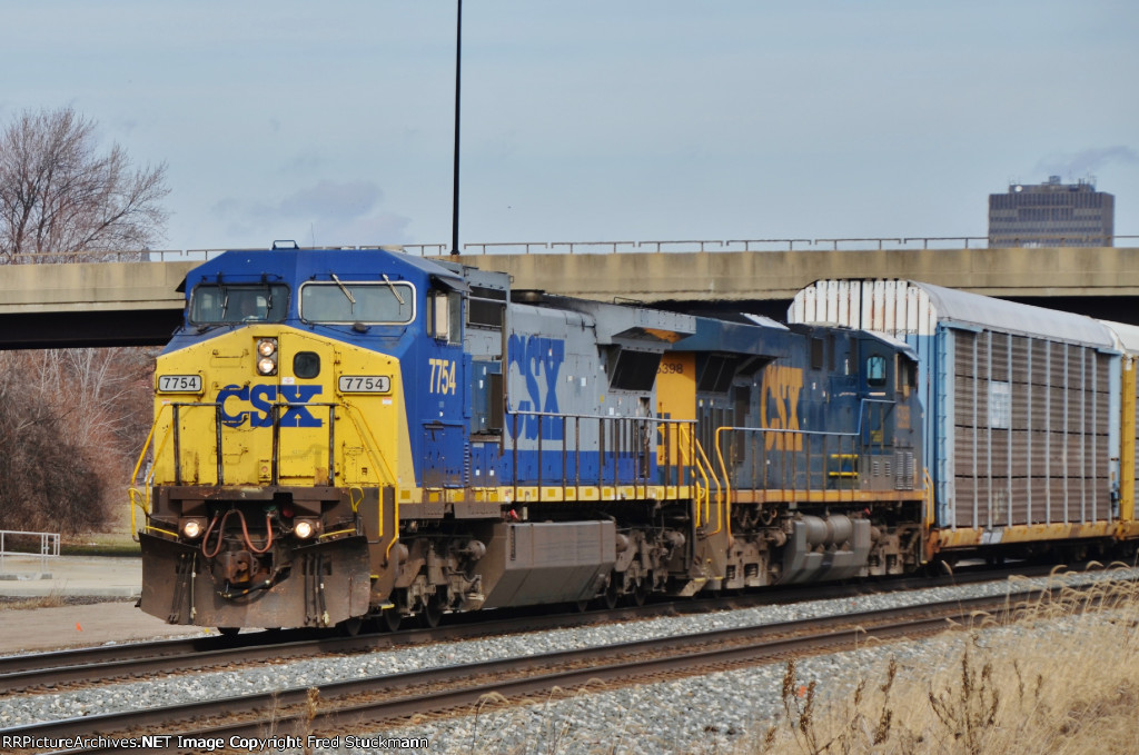 CSX 7754 leads 5398 west.